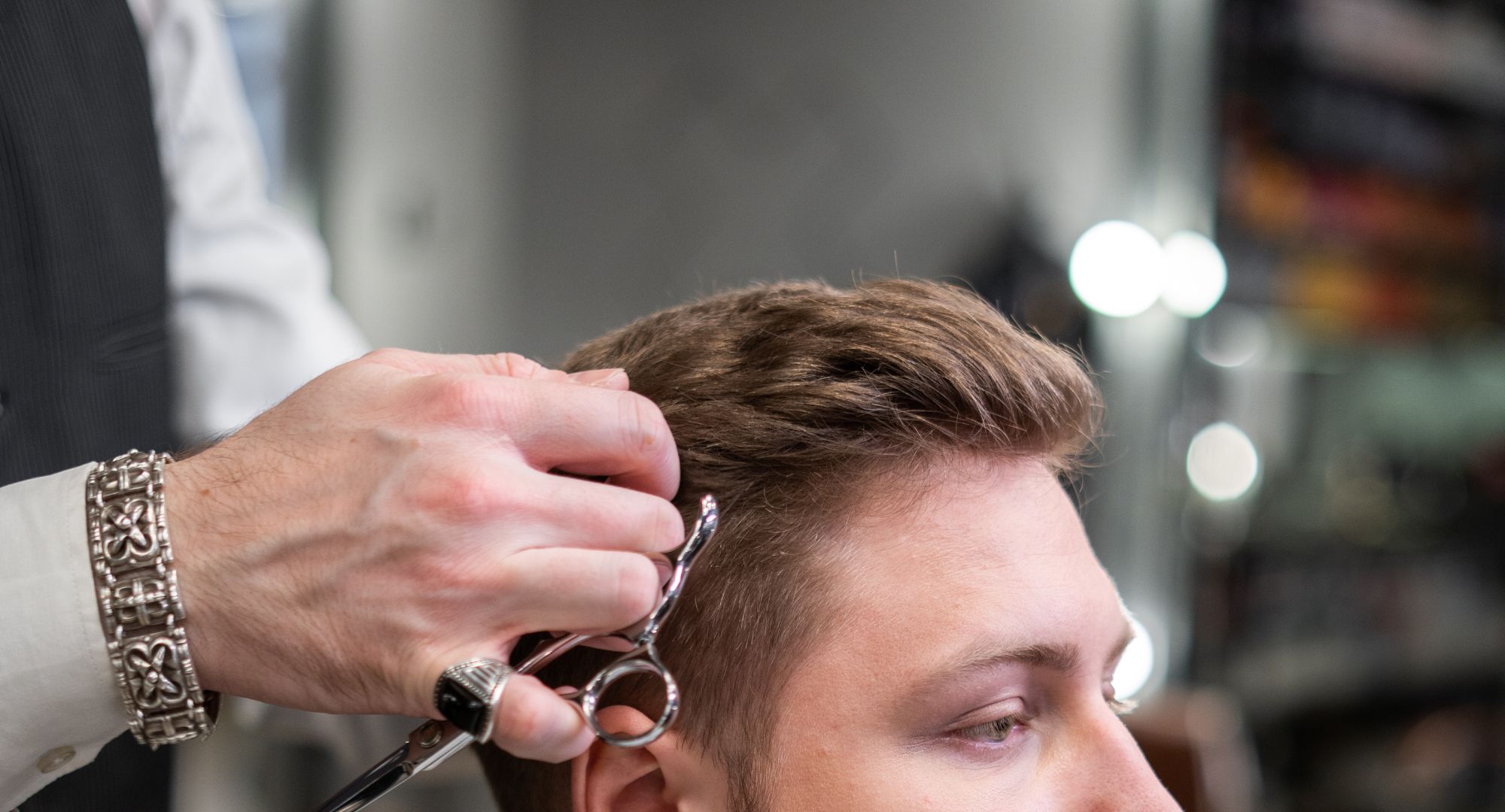 Discover Tailored Men’s Haircuts at Detlev Salon Today!